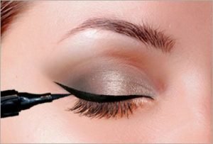 Cat Eye Makeup : Learn How To Do a Cat Eye Makeup!